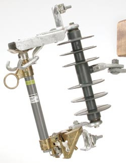 Hubbell Power CP710112-P-B 100 Amp 15 kV 110 kV BIL Polymer Type C ...