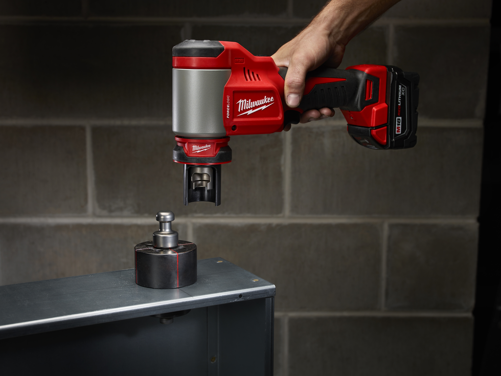 Milwaukee 2676-23 FORCELOGIC M18™ 10-Ton Knockout Tool Kit, 1/2 Milwaukee 2676-23 FORCELOGIC M18™ 10-Ton Knockout Tool Kit, 1/2